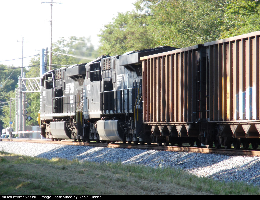 NS 601 slowly heads west at MP 536